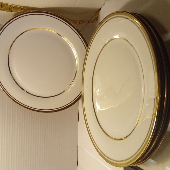 Ciroa by Luxe | Dining | Circa By Luxe Gold Trim Plates 4 | Poshmark
